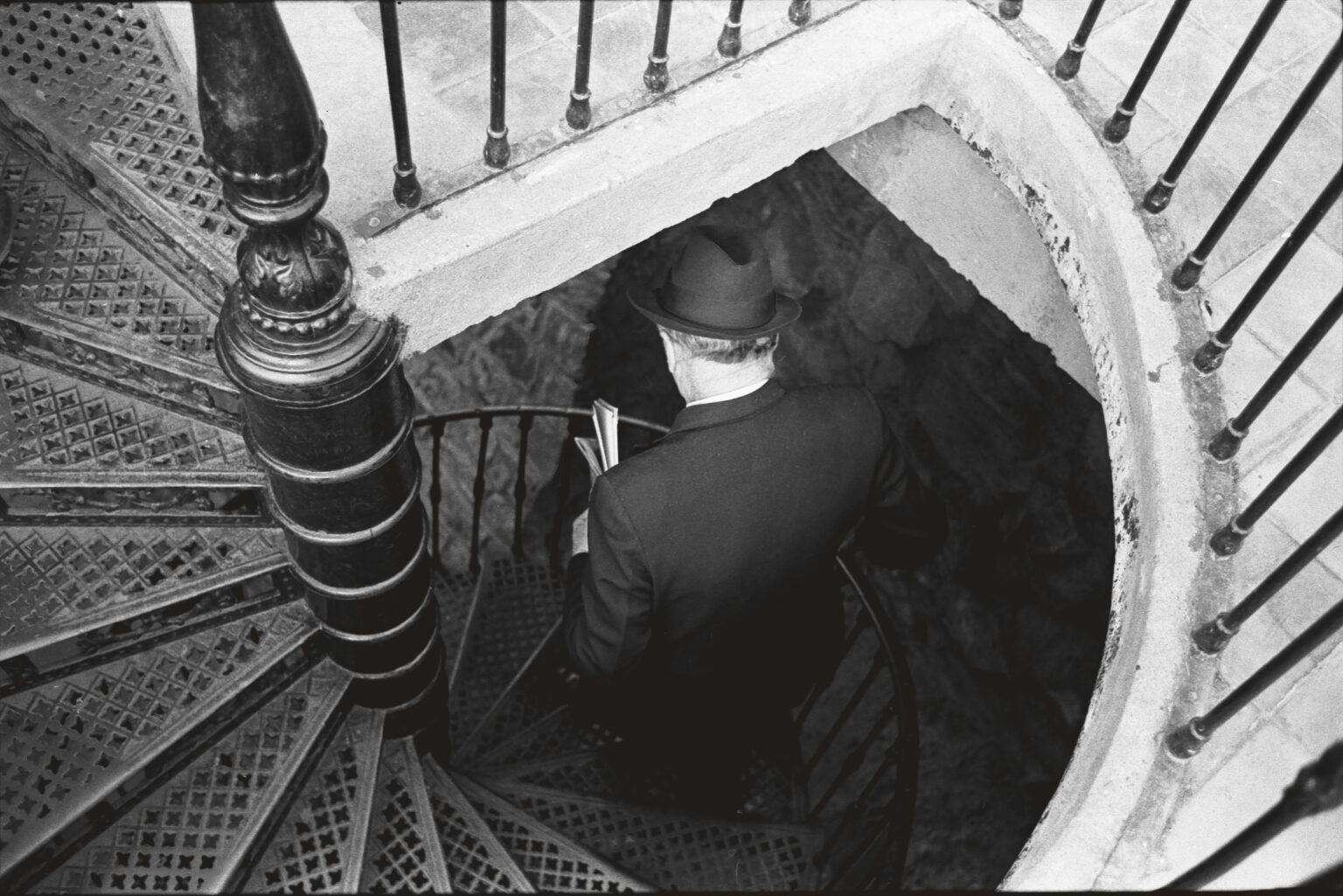 Leonardo Infante: Patio de luz – Caption Magazine