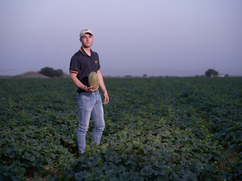 Rey Sotolongo: ENTRE EL DOLOR, EL COLOR Y LA TENSIÓN – Caption Magazine