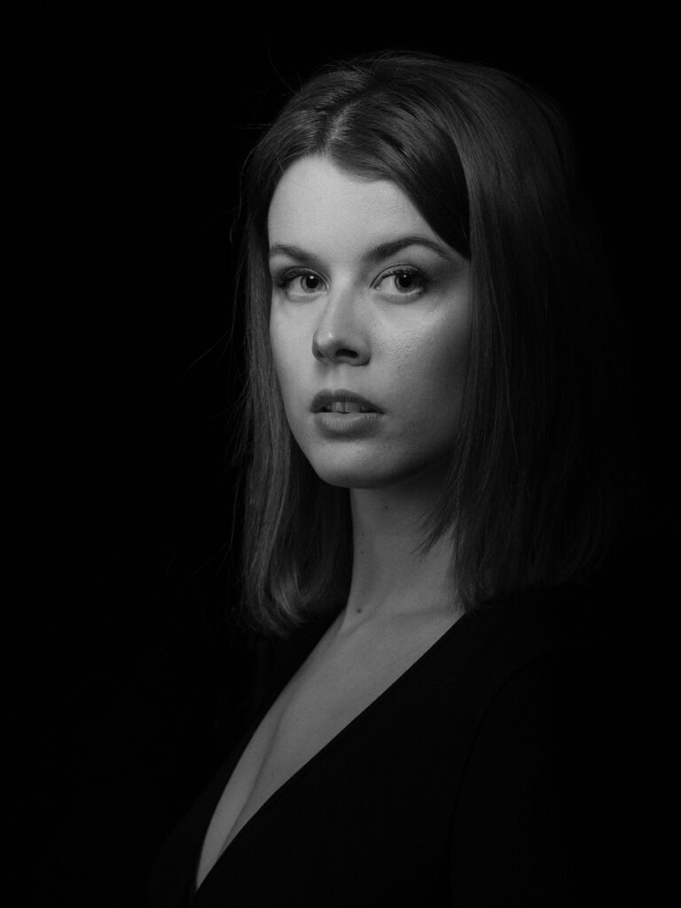 Rey Sotolongo: ENTRE EL DOLOR, EL COLOR Y LA TENSIÓN – Caption Magazine